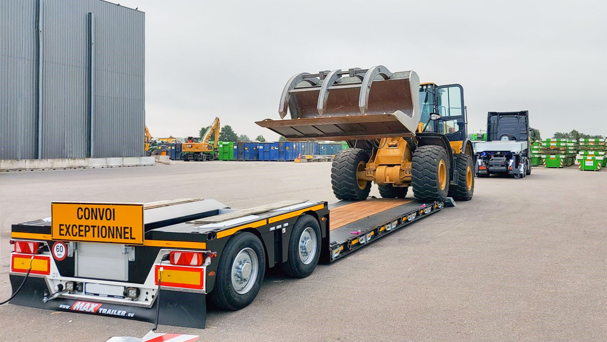 MAX510 lowbed trailer with 2 to 3 axles for heavy load transport